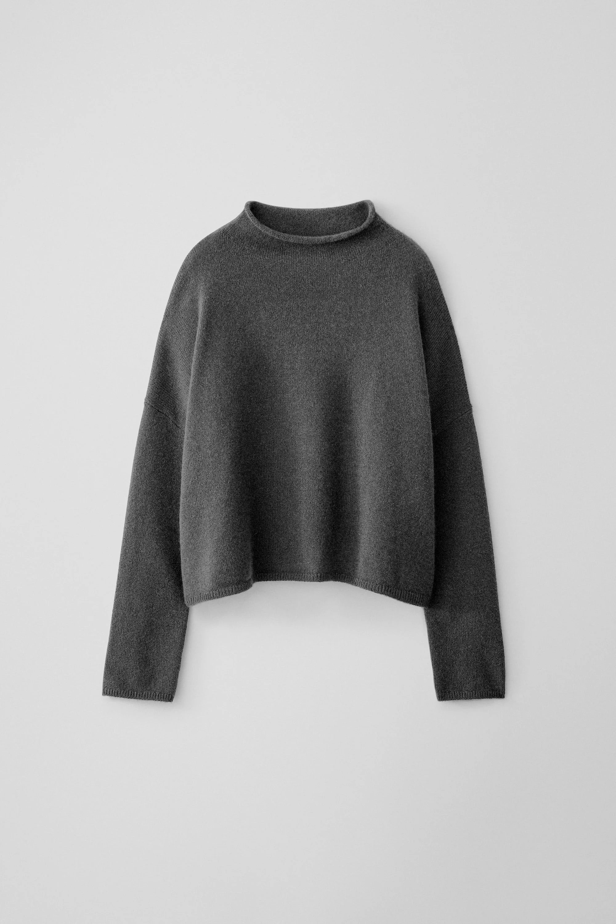 LISA YANG SANDY SWEATER IN GRAPHITE | STIL Lifestyle